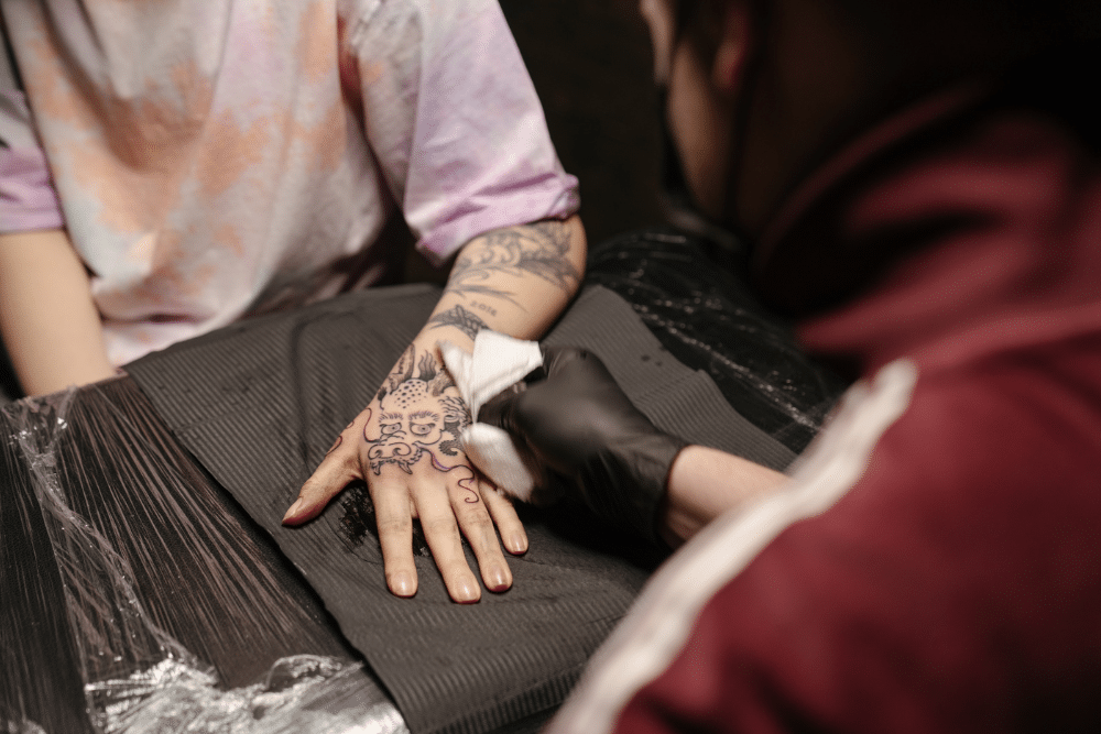 Do Color Tattoos Hurt More Than Black White Tattoos Oracle Tattoo